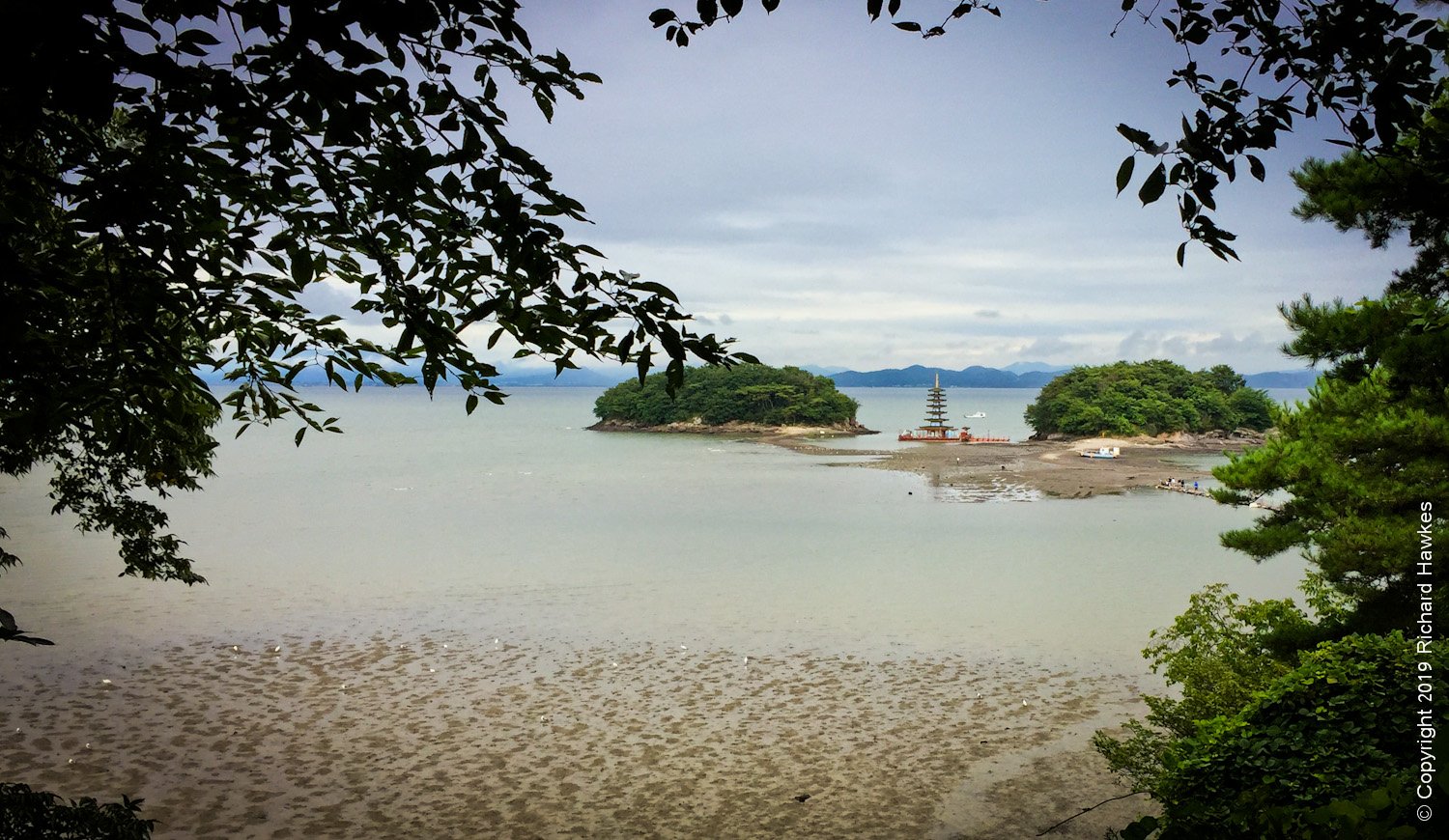 Sambong Beach, Anmyeonam temple Anmyeondo 안면도 Korea - Roamad