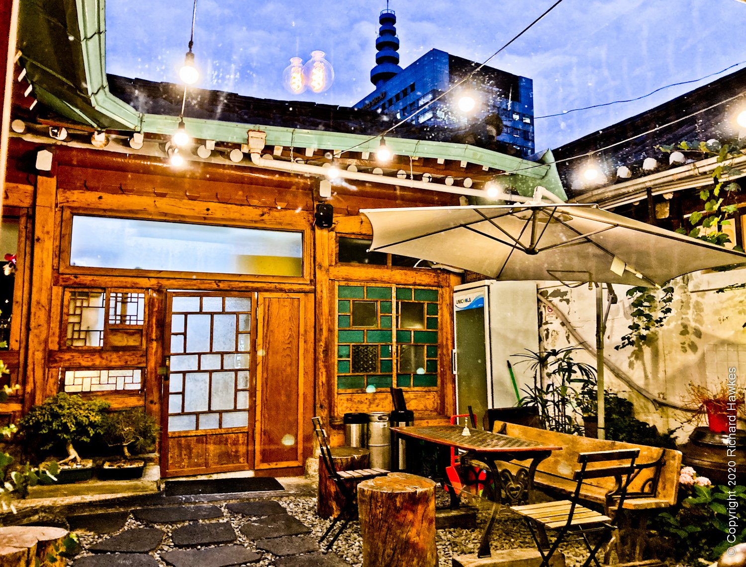 Great food and coffee in traditional surroundings at Burger de Joseon ...