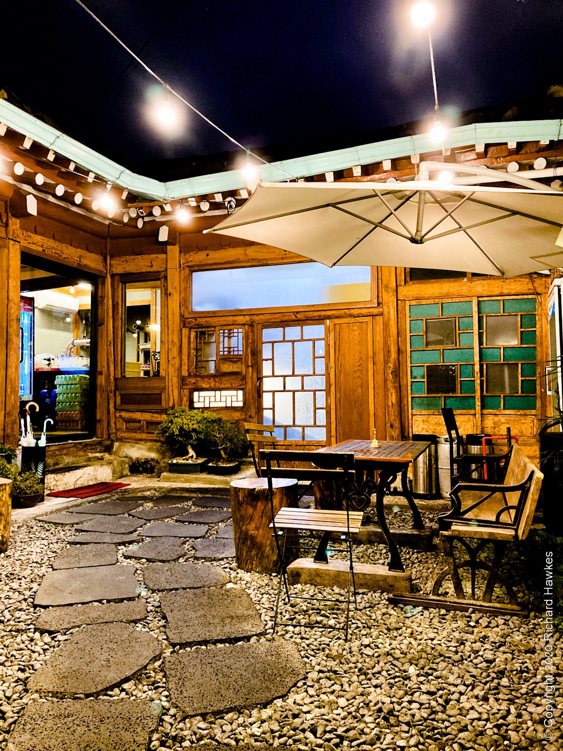 Enjoying great food and coffee in traditional surroundings at Burger de ...